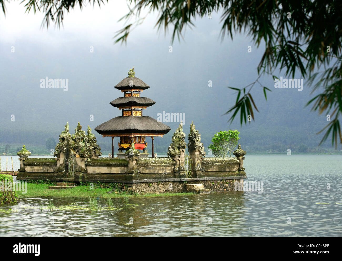 Bali water temple at bratan lake, ulun danu bedungul Stock Photo - Alamy