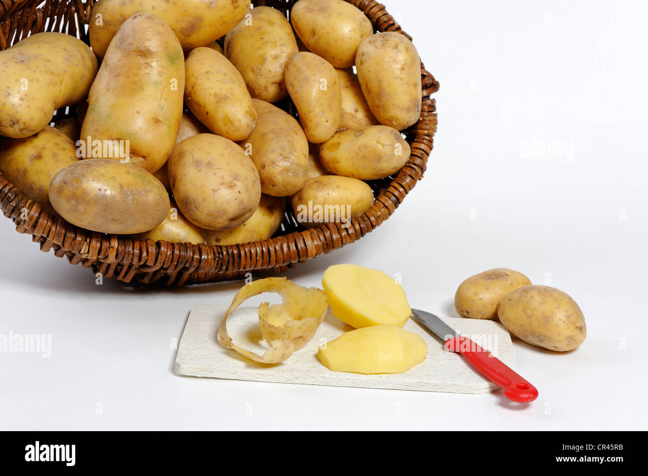 Potato peeling, peeled raw potatoes Stock Photo - Alamy