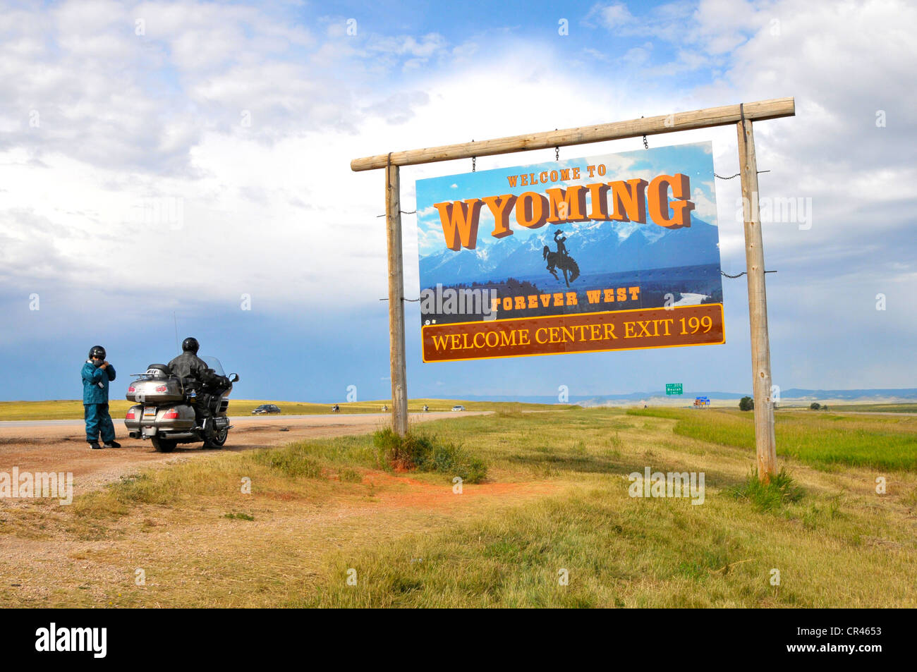 Welcome to Wyoming Sign border US wild west Stock Photo - Alamy