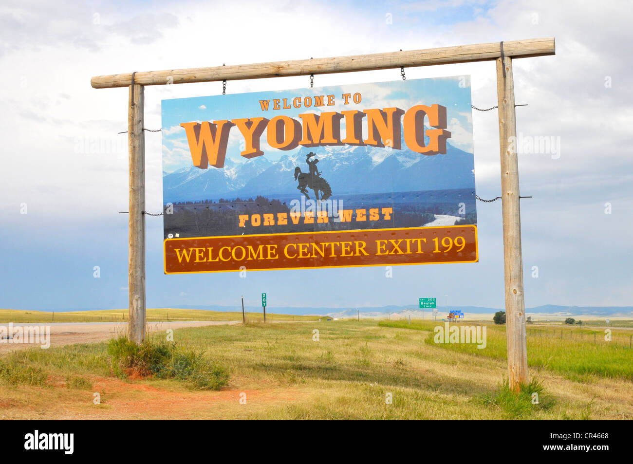 Welcome to Wyoming Sign border US wild west Stock Photo - Alamy