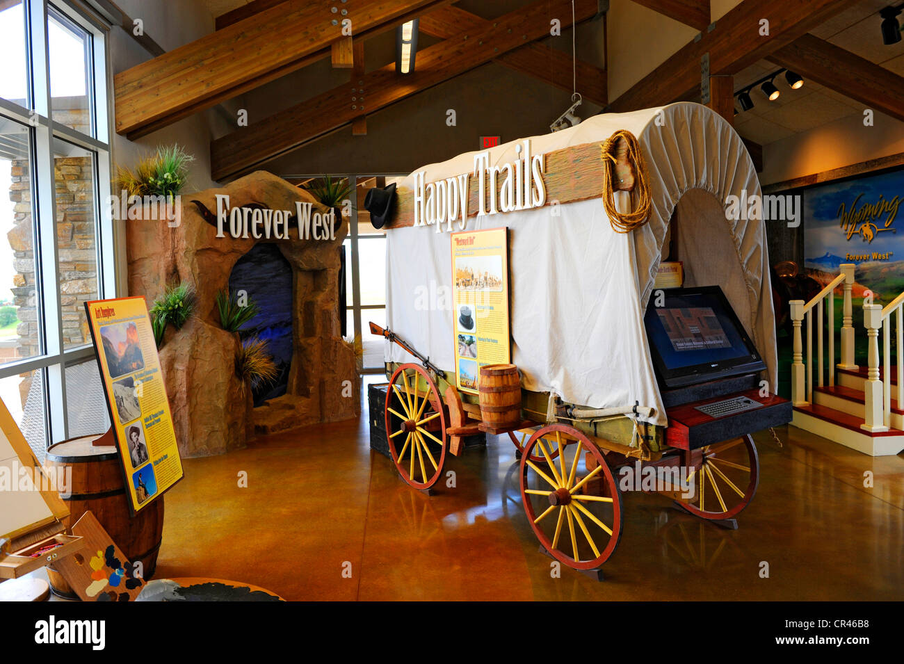 Covered wagon and family hi-res stock photography and images - Alamy