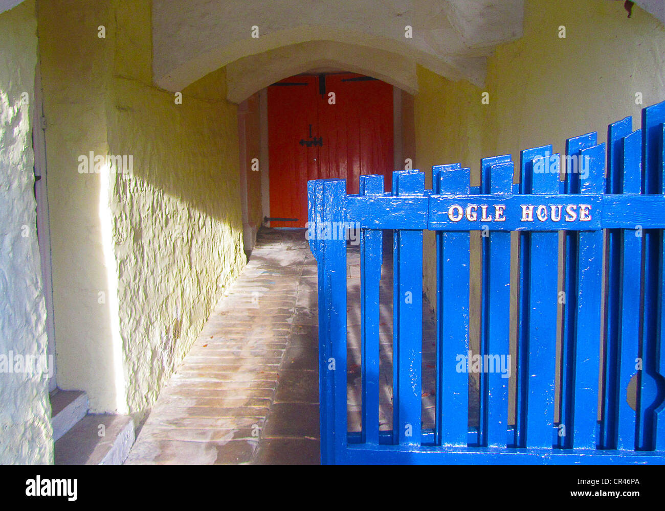 Gate to house hi-res stock photography and images - Alamy