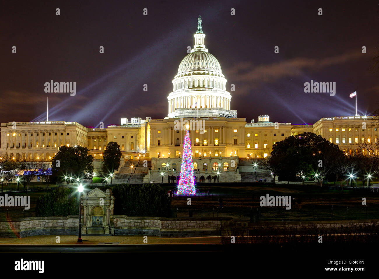 Building with tree hi-res stock photography and images - Alamy