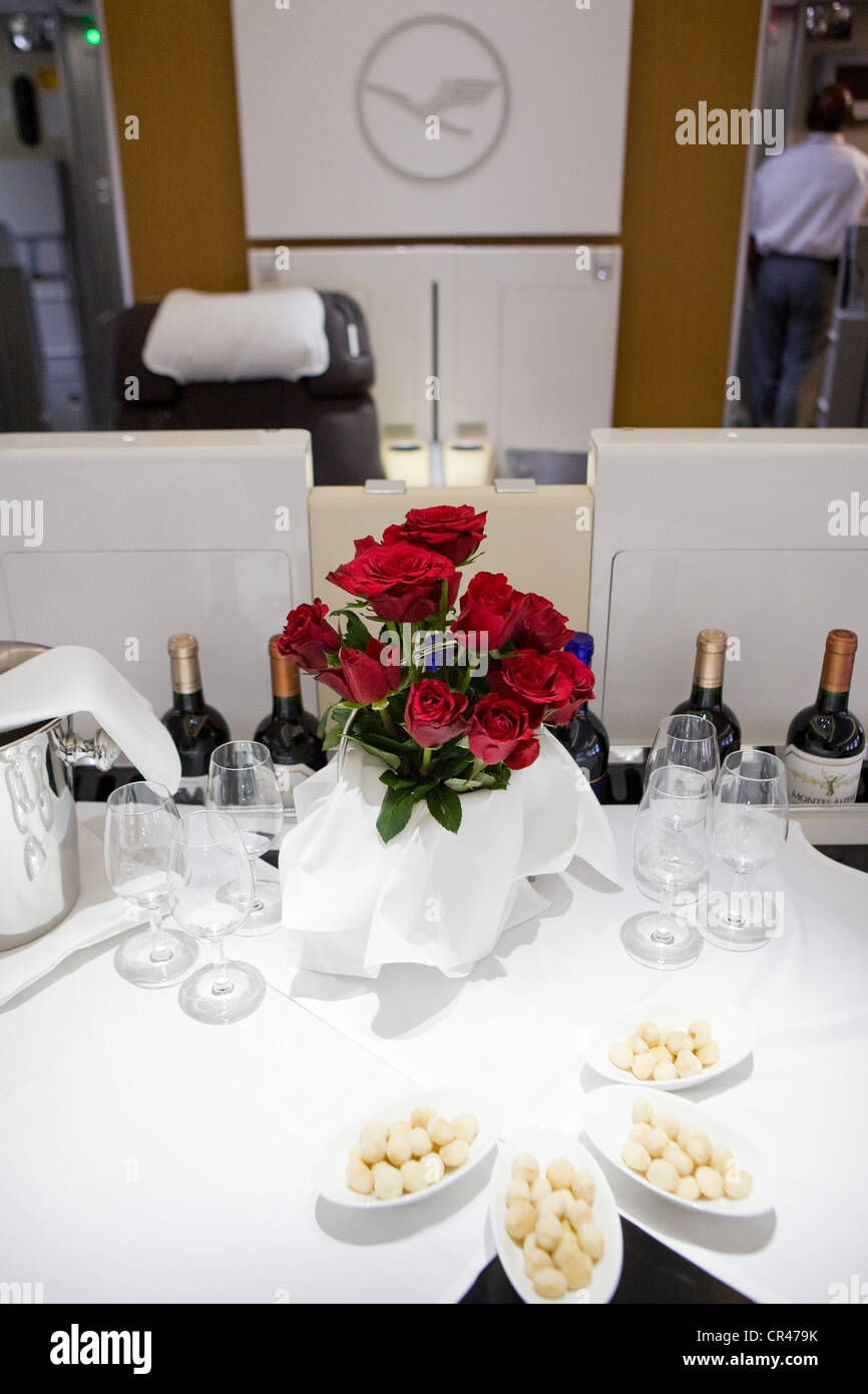 The First Class section of a Lufthansa Boeing 747-8 Stock Photo - Alamy