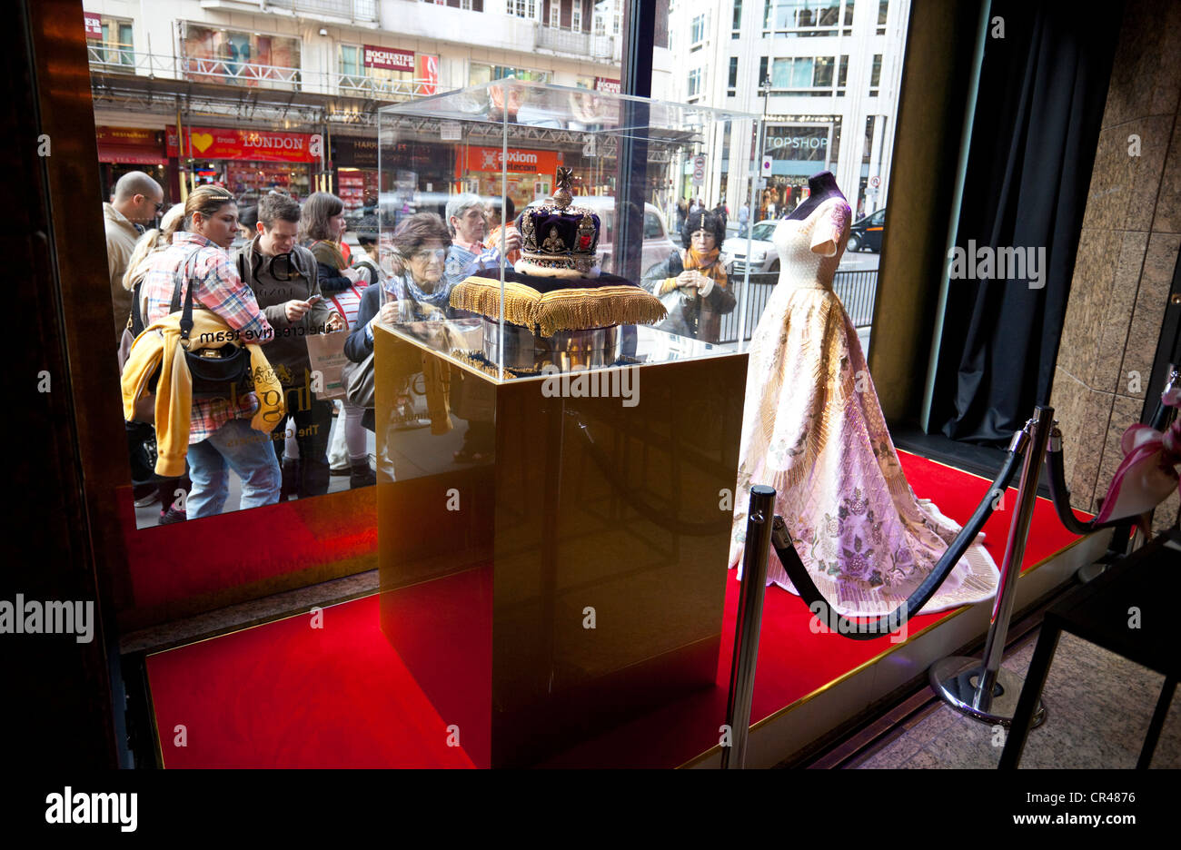 Shop window diamond jubilee hi-res stock photography and images - Alamy