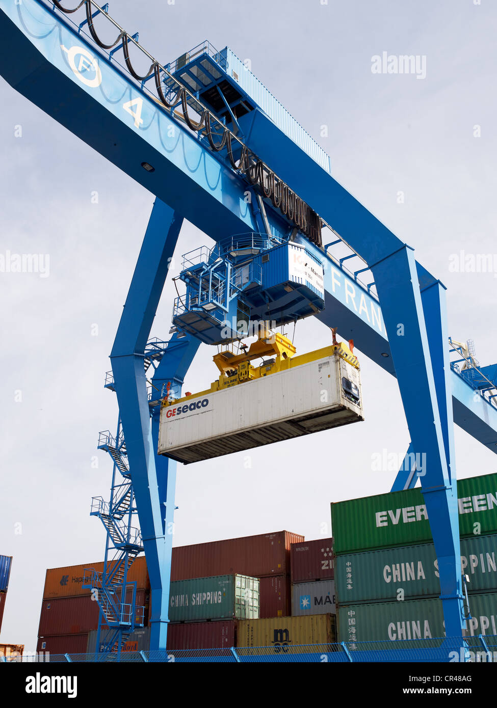 Loading bridges hi-res stock photography and images - Alamy