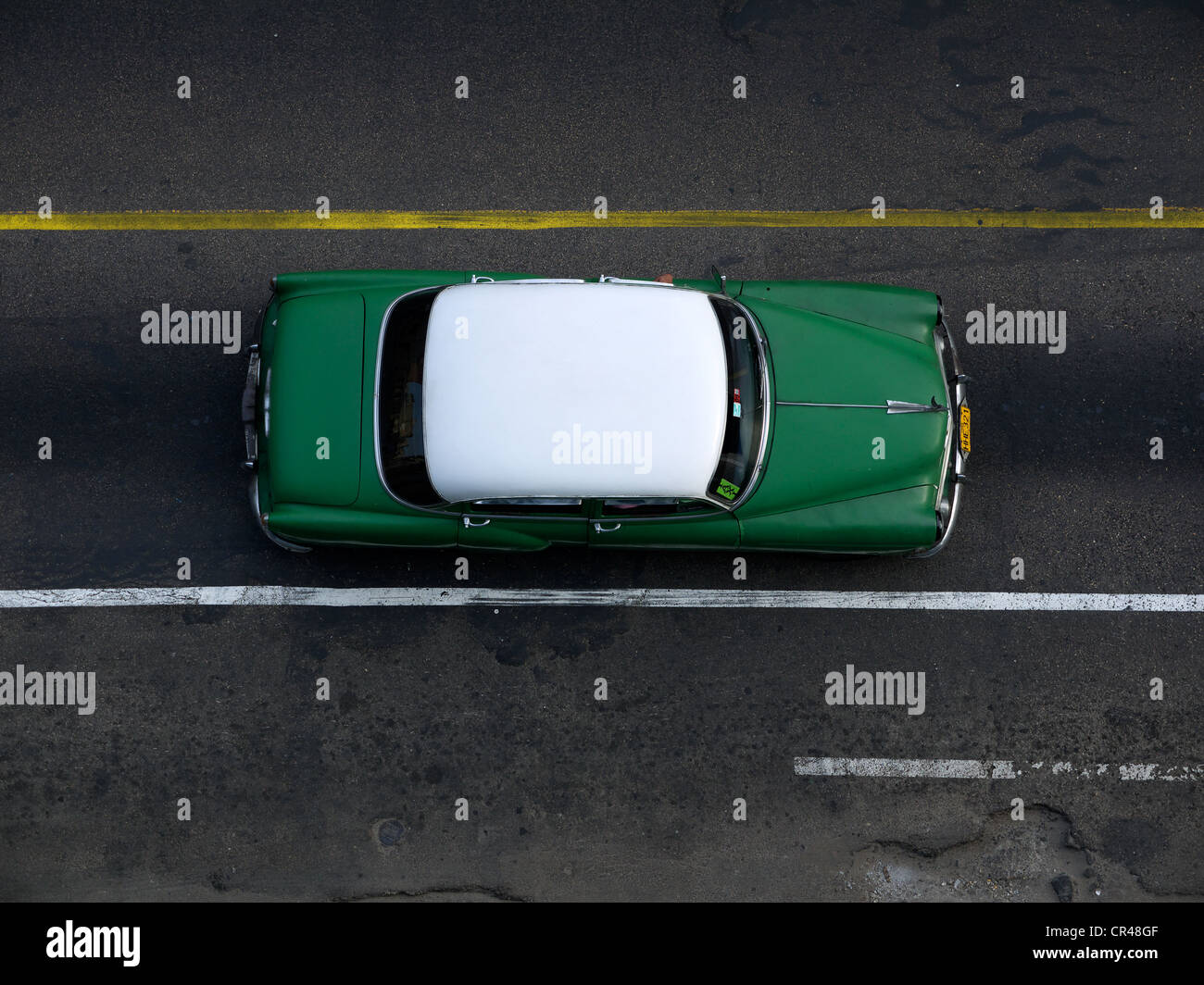 Car from above hi-res stock photography and images - Alamy