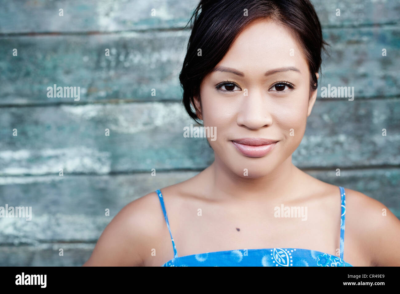 Smiling Vietnamese woman Stock Photo - Alamy