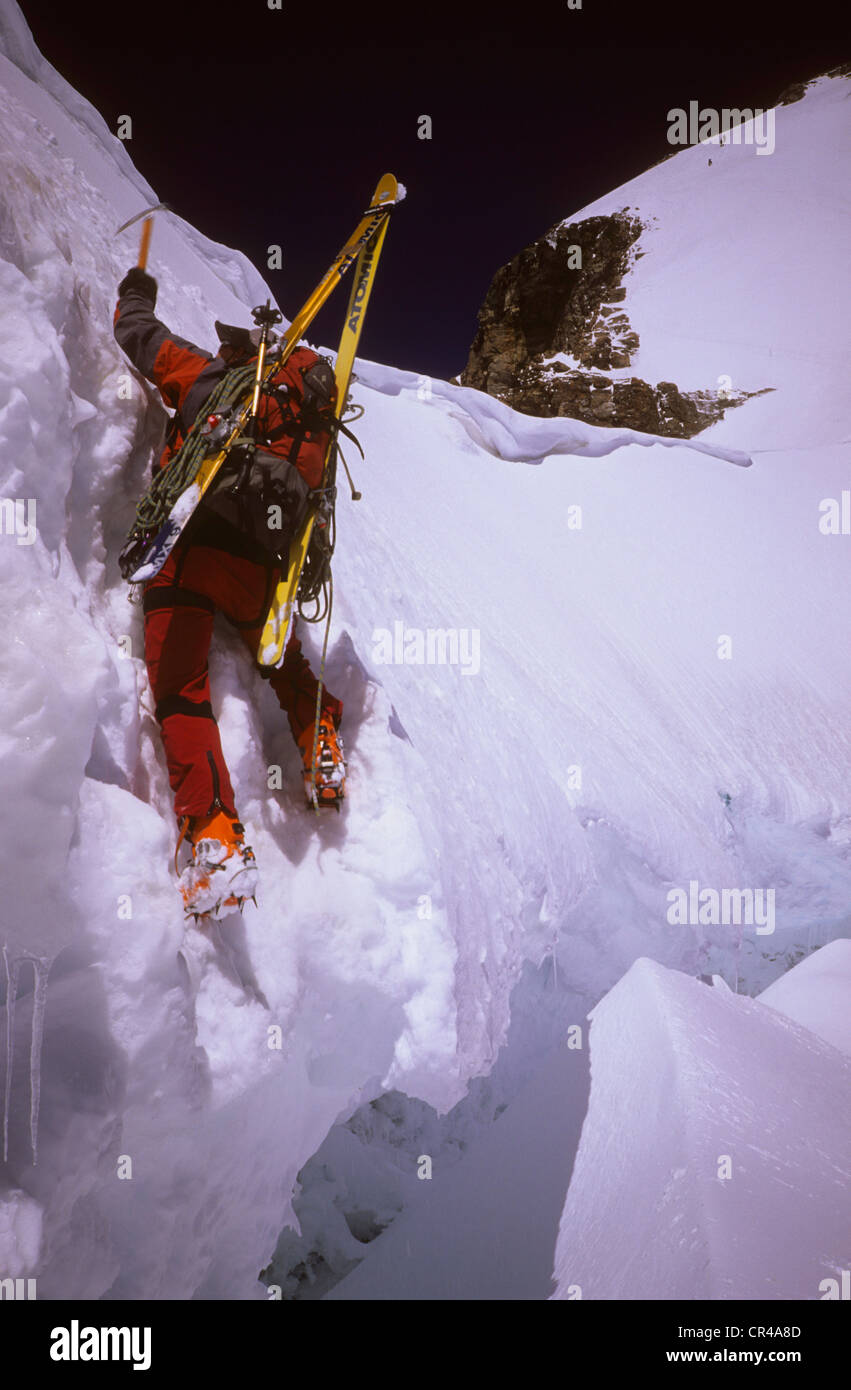 Crossing the crevasse hi-res stock photography and images - Alamy