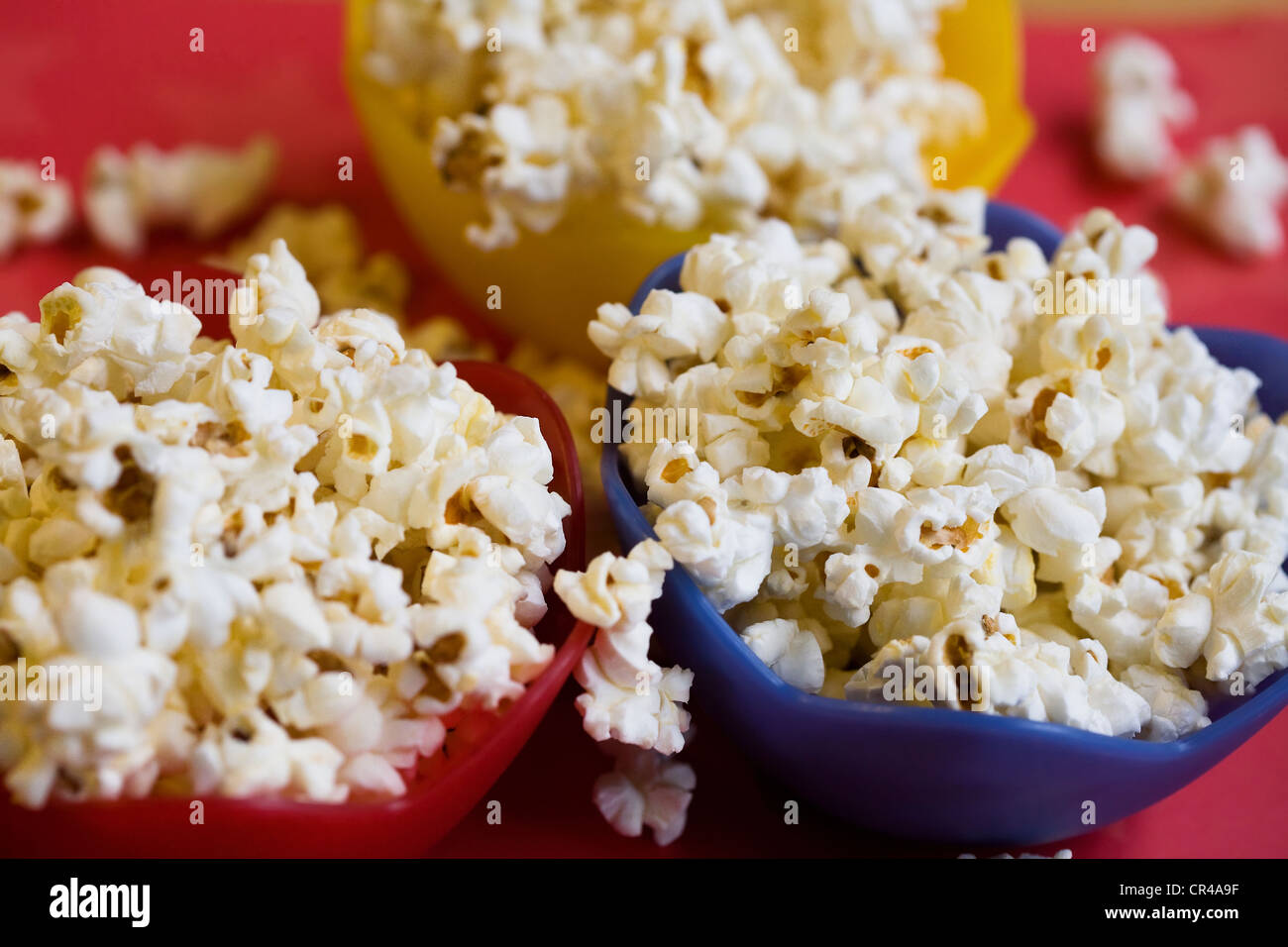 Overflowing popcorn hi-res stock photography and images - Alamy