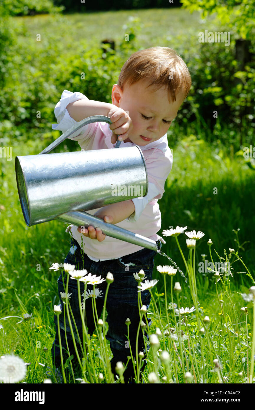 Kids watering can hi-res stock photography and images - Alamy