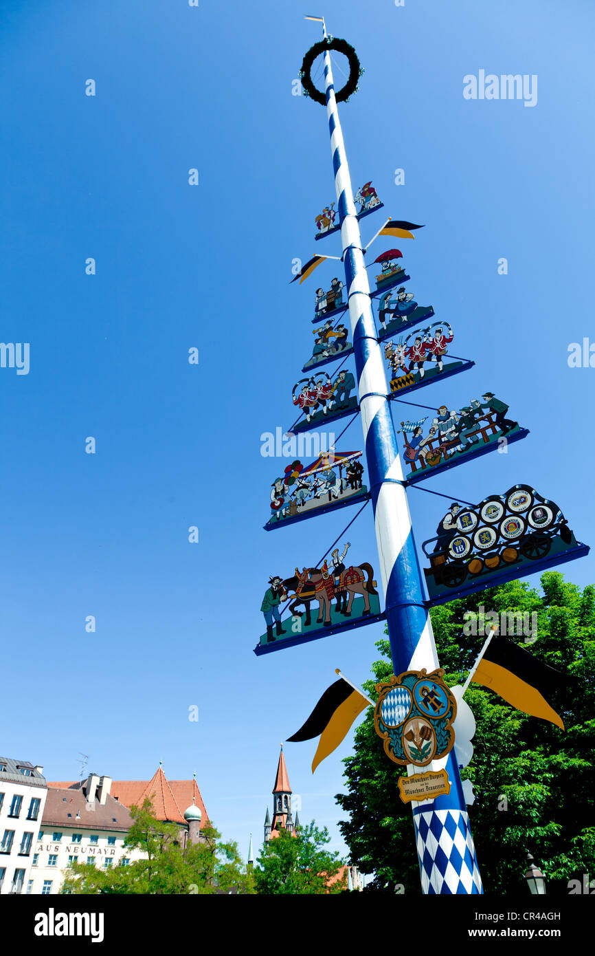 Maypole, Viktualienmarkt square, Munich, Bavaria, Germany, Europe Stock ...