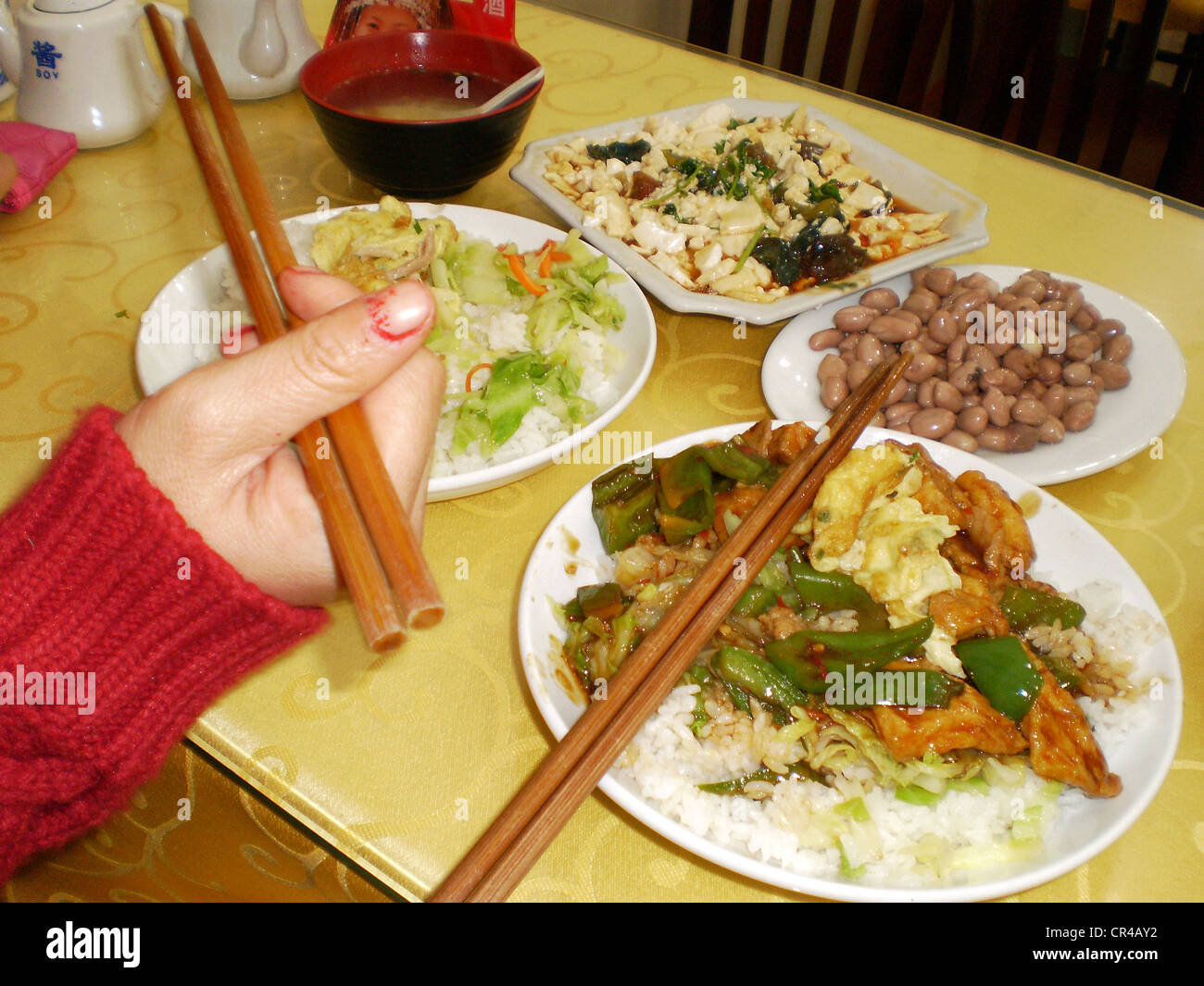 Hand food restaurant hi-res stock photography and images - Alamy