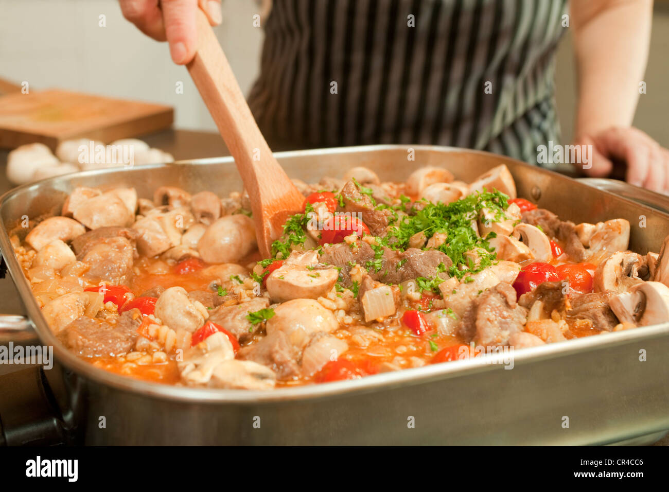 Family cooking stew hi-res stock photography and images - Alamy