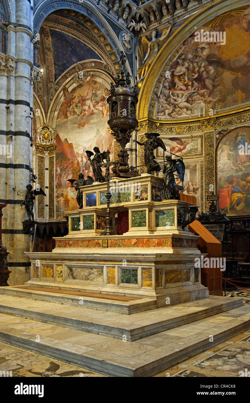 High altar, Duomo di Siena, Cattedrale di Santa Maria Assunta cathedral ... High altar, Duomo di Siena, Cattedrale di Santa Maria Assunta cathedral ...