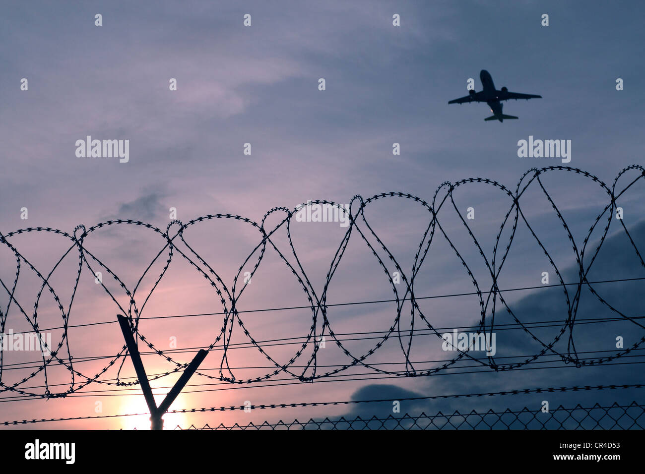 Aircraft barrier hi-res stock photography and images - Alamy