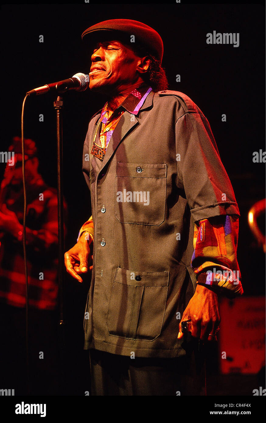 Junior us singer hi-res stock photography and images - Alamy