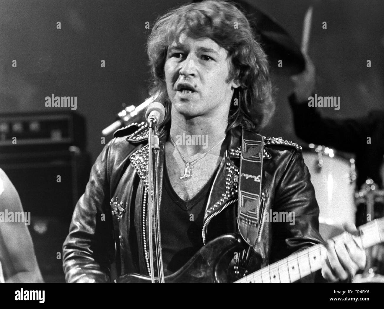 Maffay, Peter, * 30.8.1949, German rock singer, half length, during a ...