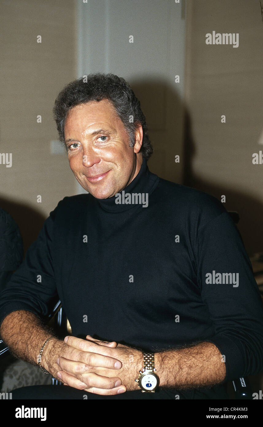 Singer tom jones hi-res stock photography and images - Alamy