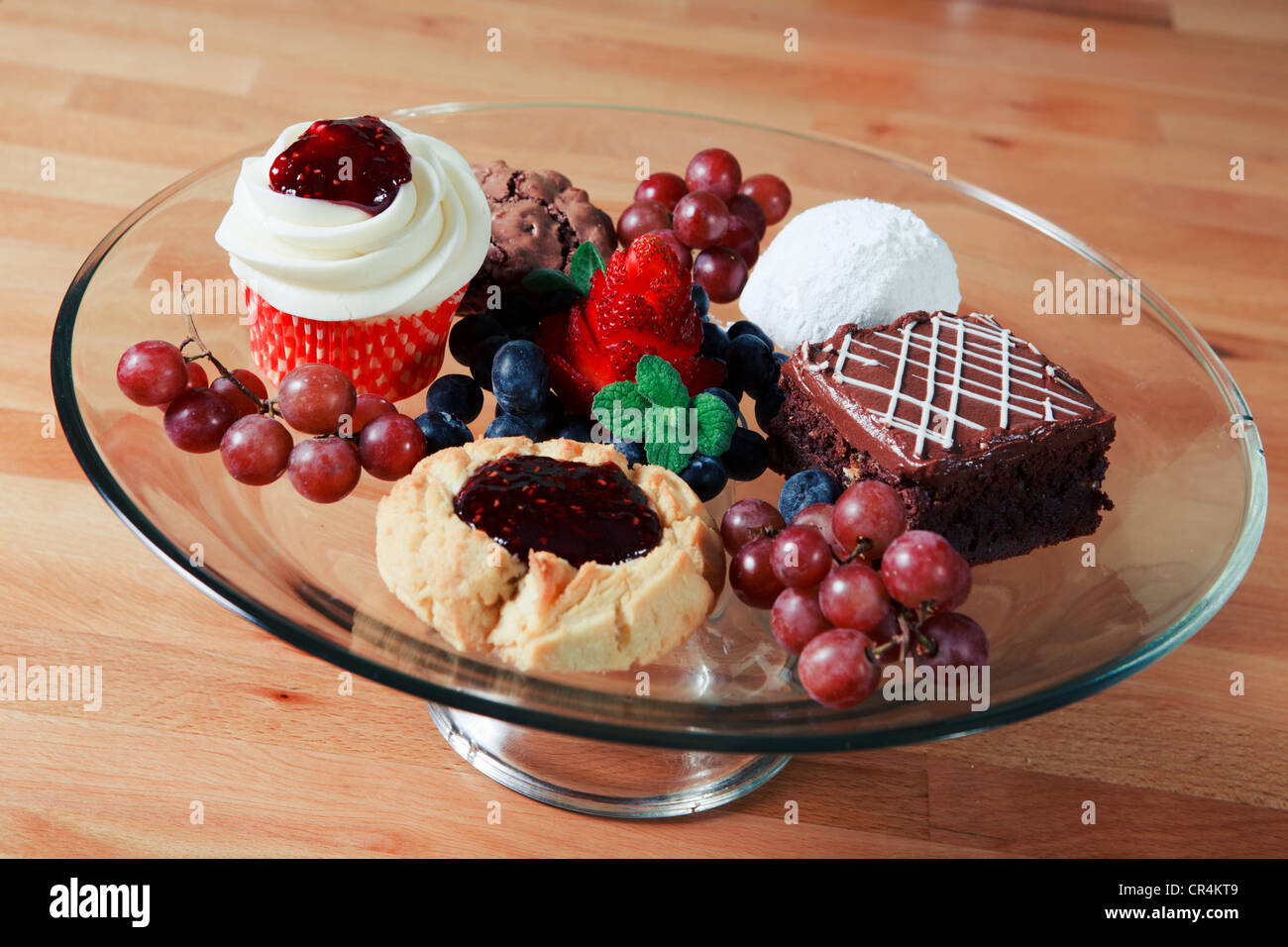 Tray of desserts hi-res stock photography and images - Alamy