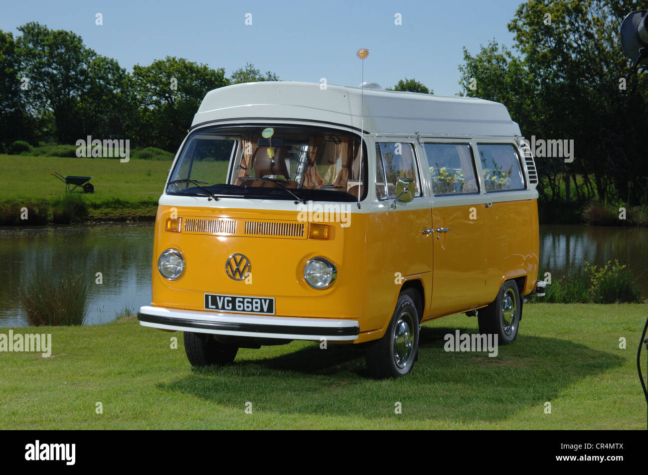 1979 Bay WIndow VW Volkswagen camper van, micro bus Stock Photo - Alamy