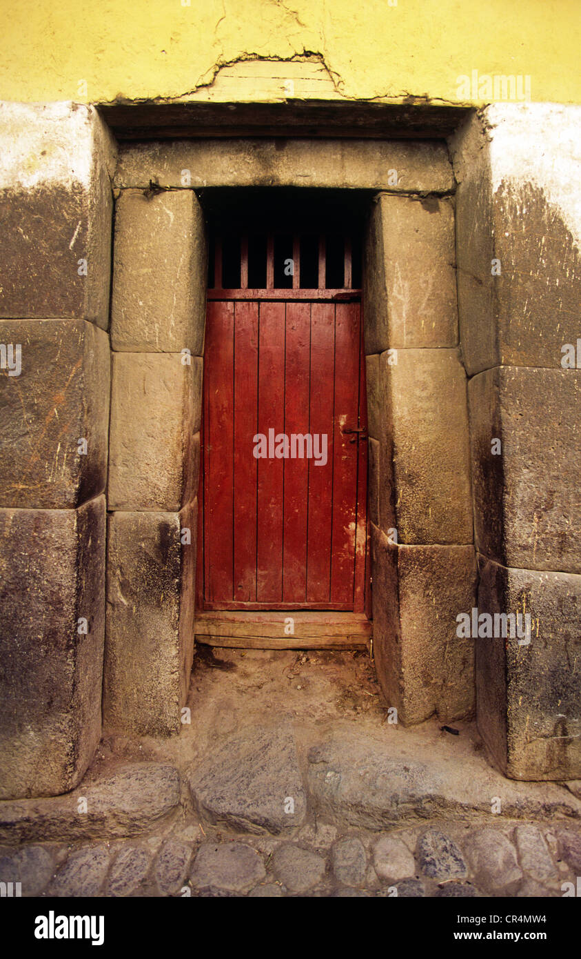 Old Inca doorway still in use. Ollantaytambo, Sacred Valley, Peru Stock ...
