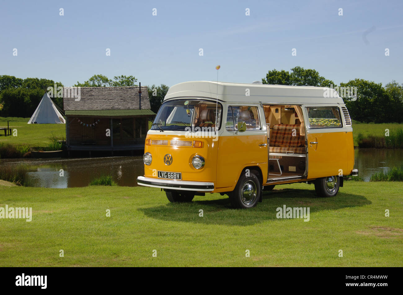 1979 Bay WIndow VW Volkswagen camper van, micro bus Stock Photo - Alamy