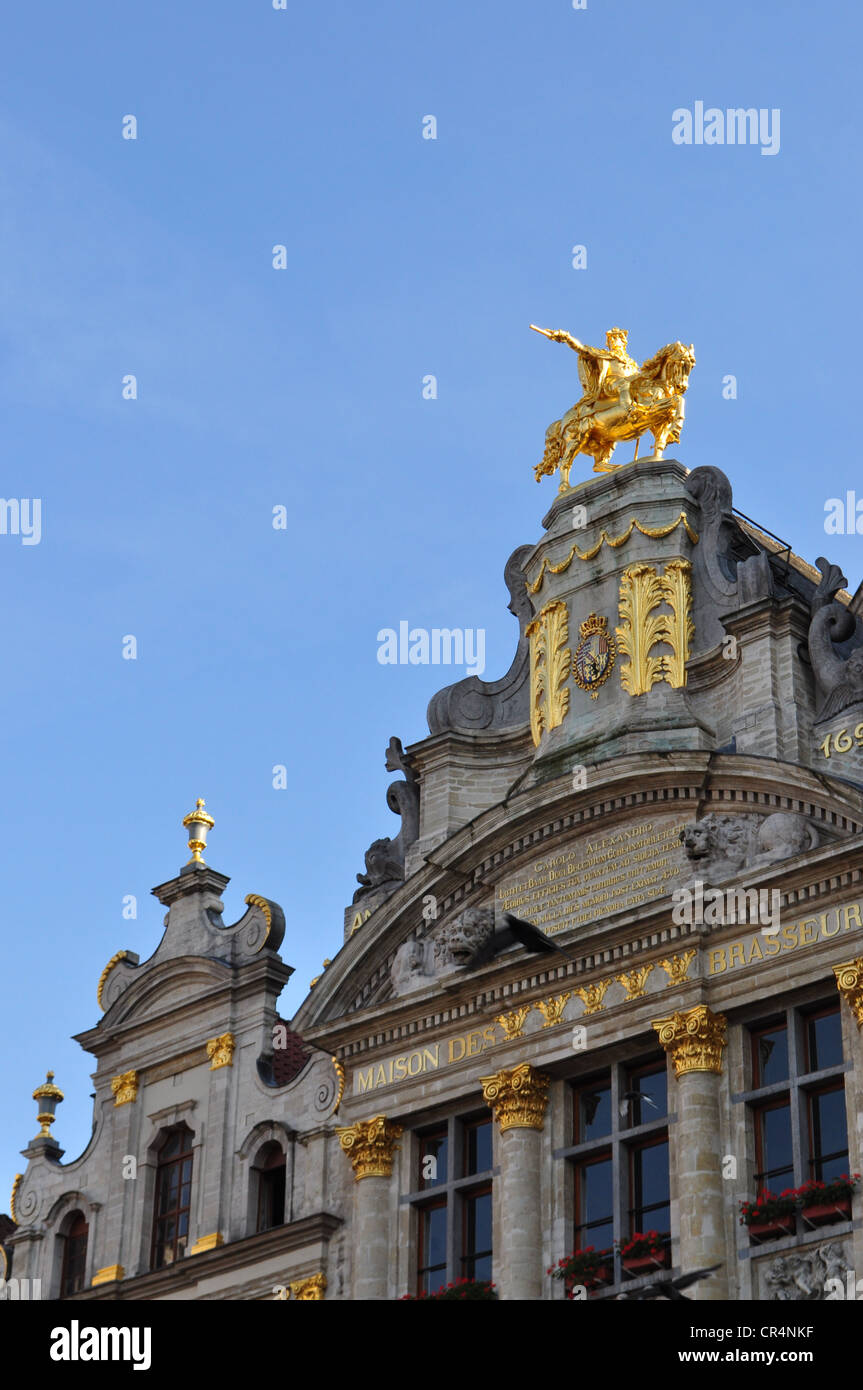 Grand Place with statues in Brussels Stock Photo - Alamy