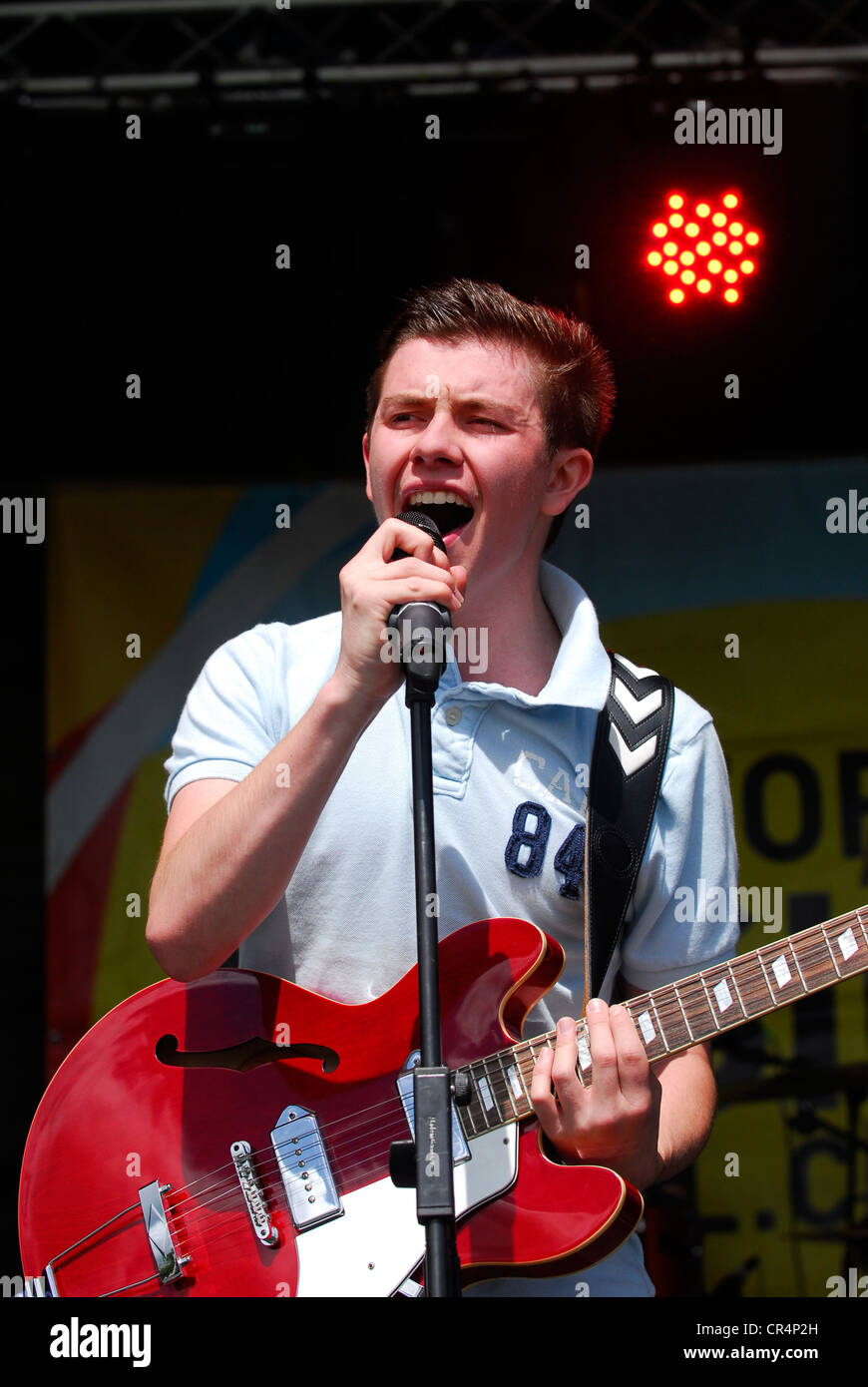 Lead Singer Of The Band High Resolution Stock Photography and Images ...