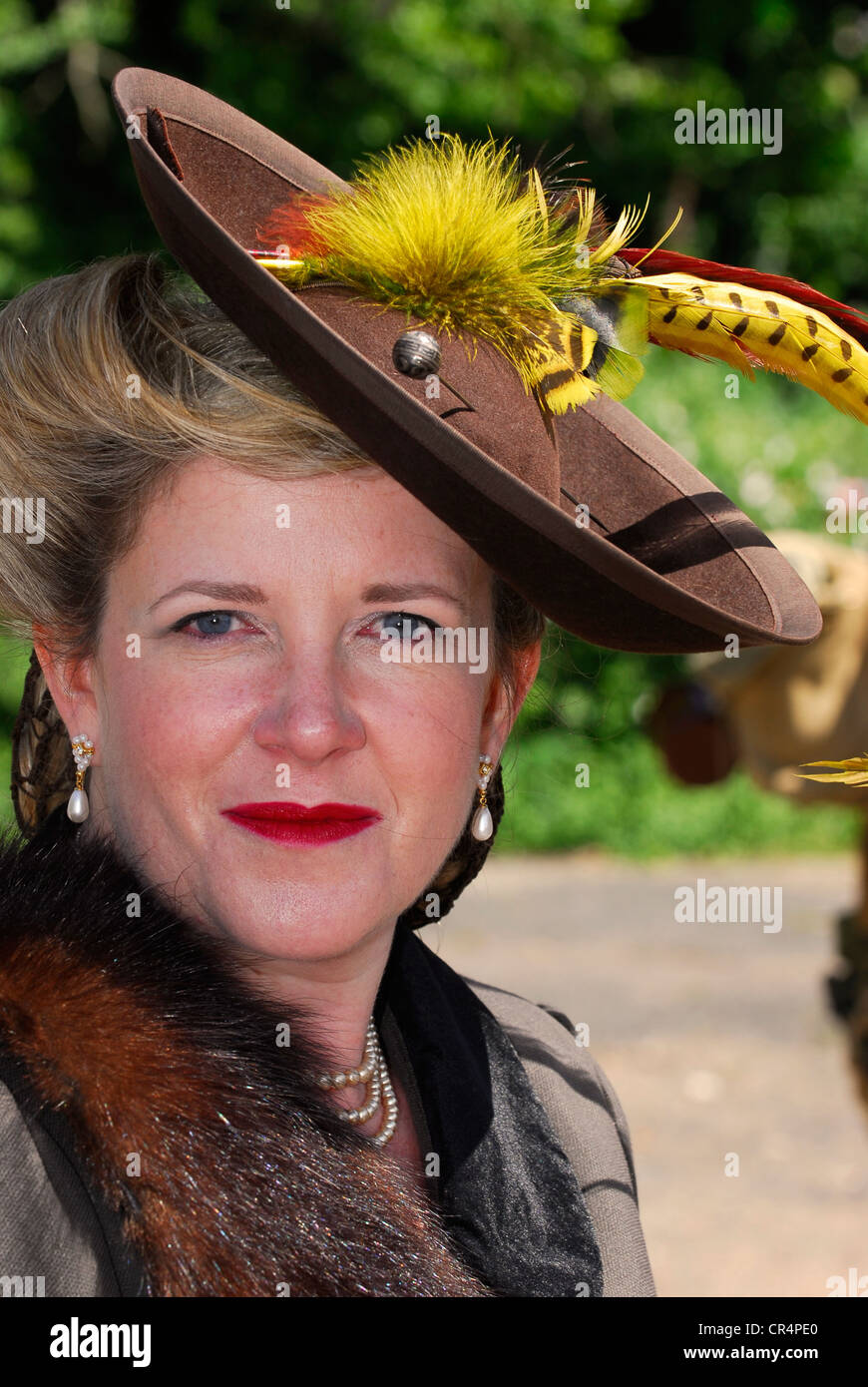 Female 1940s fashion hi-res stock photography and images - Alamy