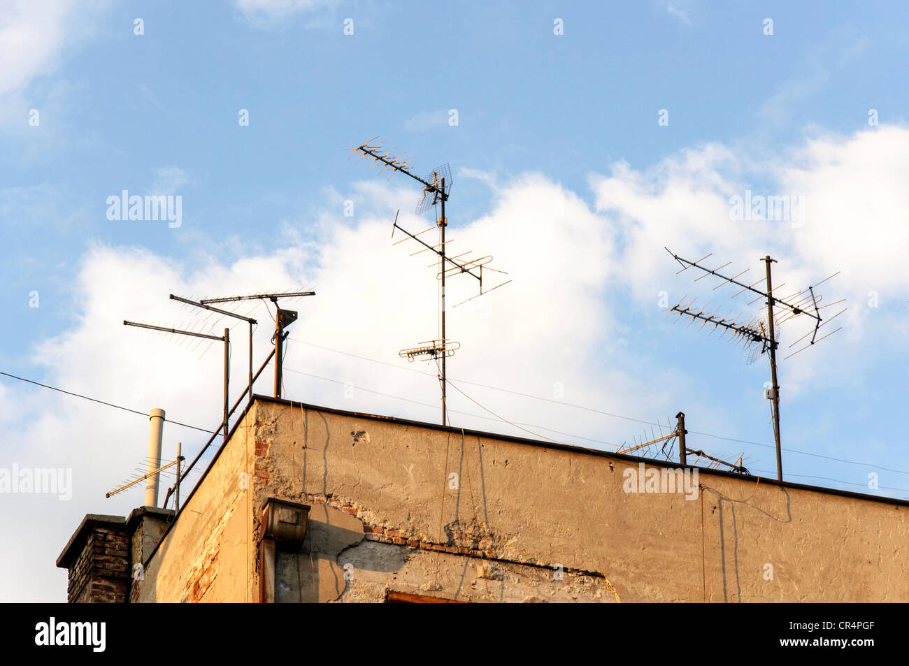TV antenna on a rooftop Stock Photo - Alamy