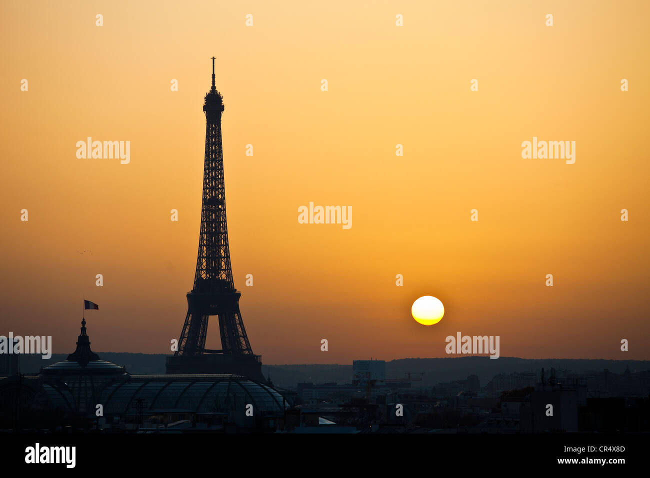 France, Paris, Eiffel Tower at sunset Stock Photo - Alamy