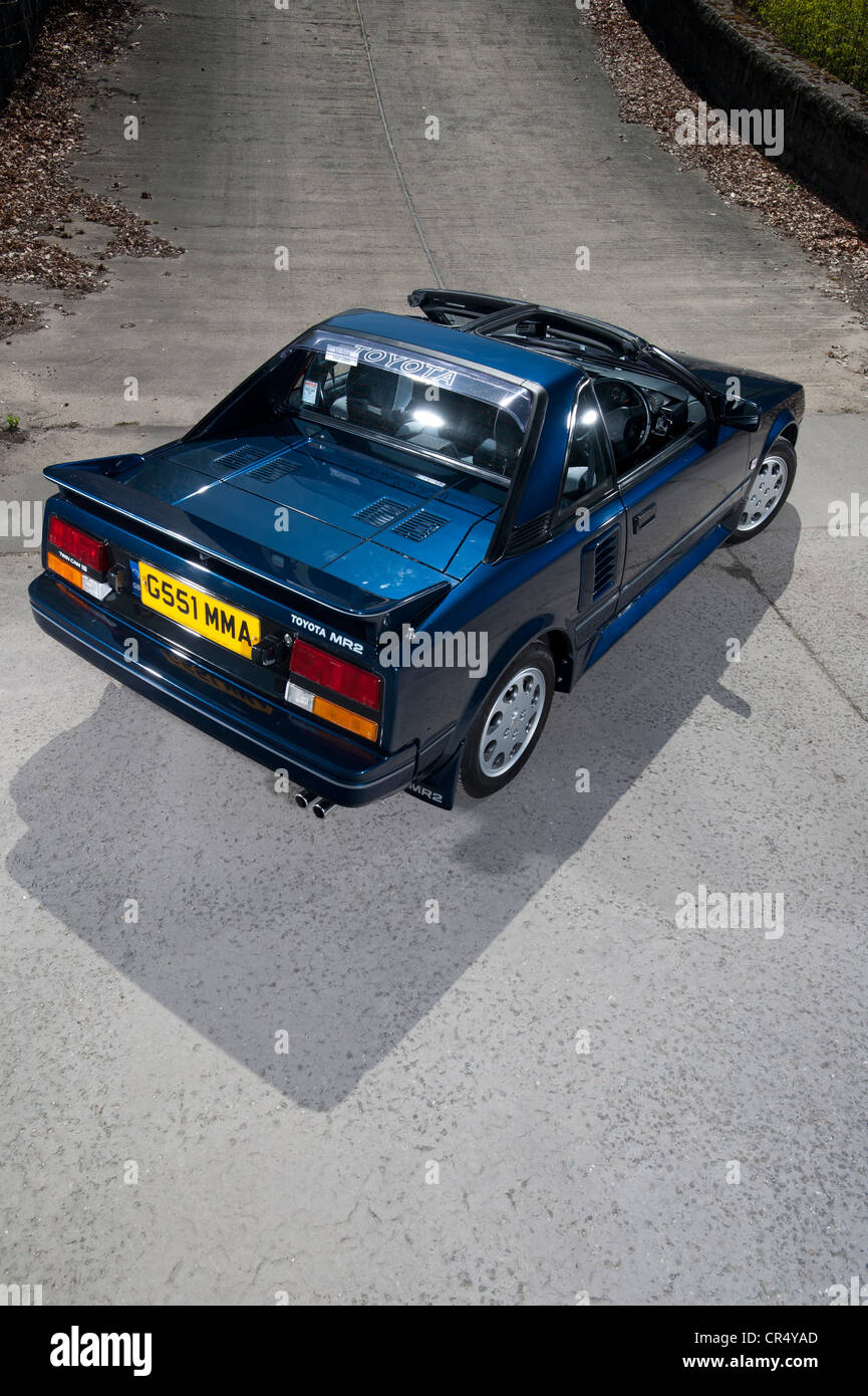 Toyota MR2 Mk1 80s wedge mid engine sports car - Mid enigne Rear wheel ...