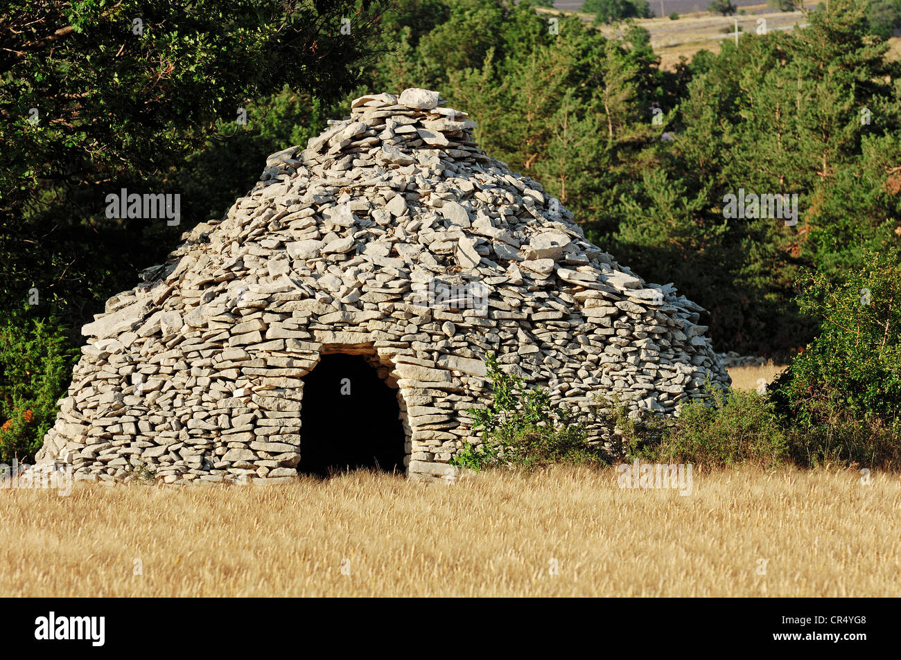 Circular hut hi-res stock photography and images - Alamy