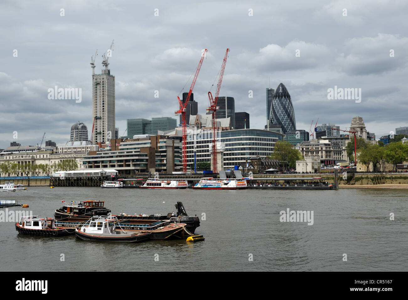 Thames skyline hi-res stock photography and images - Alamy