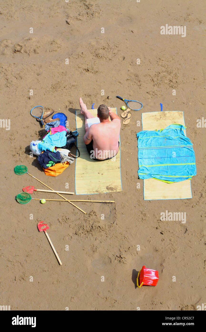 Sunburnt man english seaside resort beach holiday sunshine ...