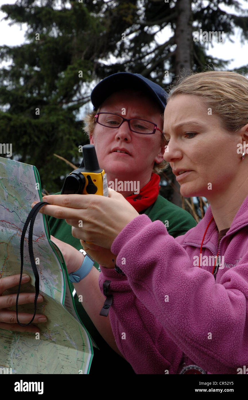Ladies mapreading hi-res stock photography and images - Alamy