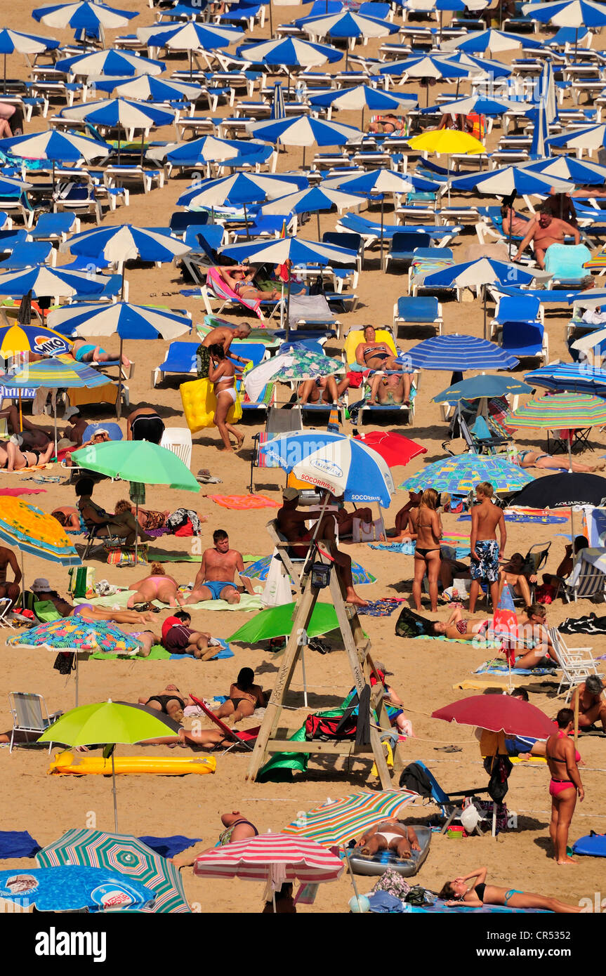Crowded beach benidorm High Resolution Stock Photography and Images - Alamy