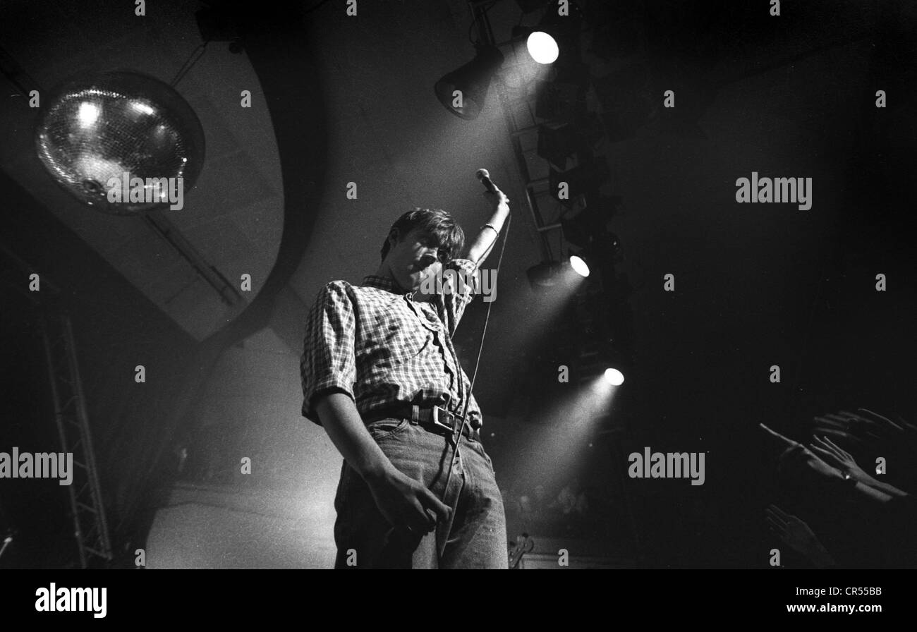 Damon Albarn lead singer with Blur live at The Event in Brighton. May ...
