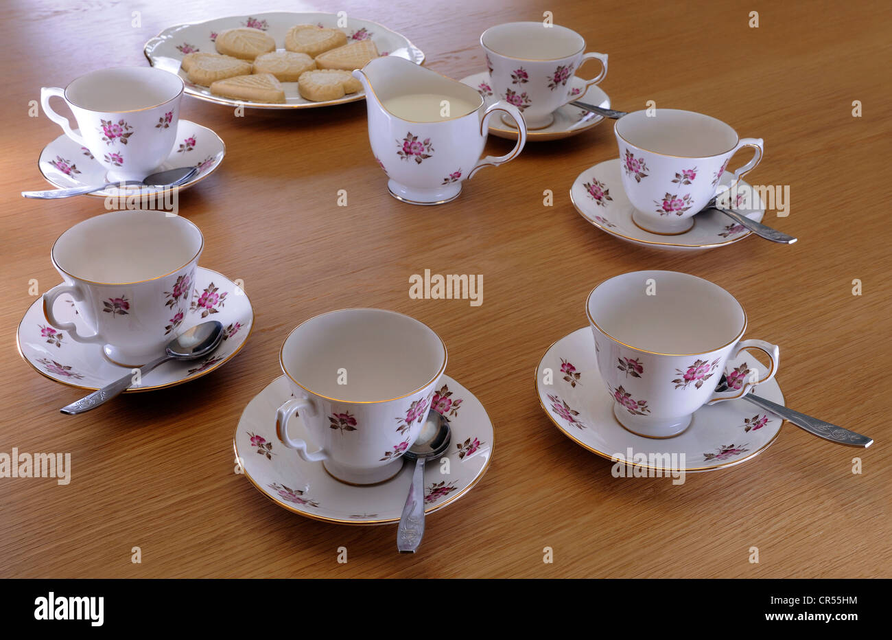 Queen Anne tea service Stock Photo - Alamy