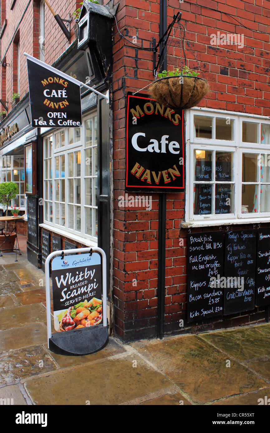 Whitby fish hi-res stock photography and images - Alamy