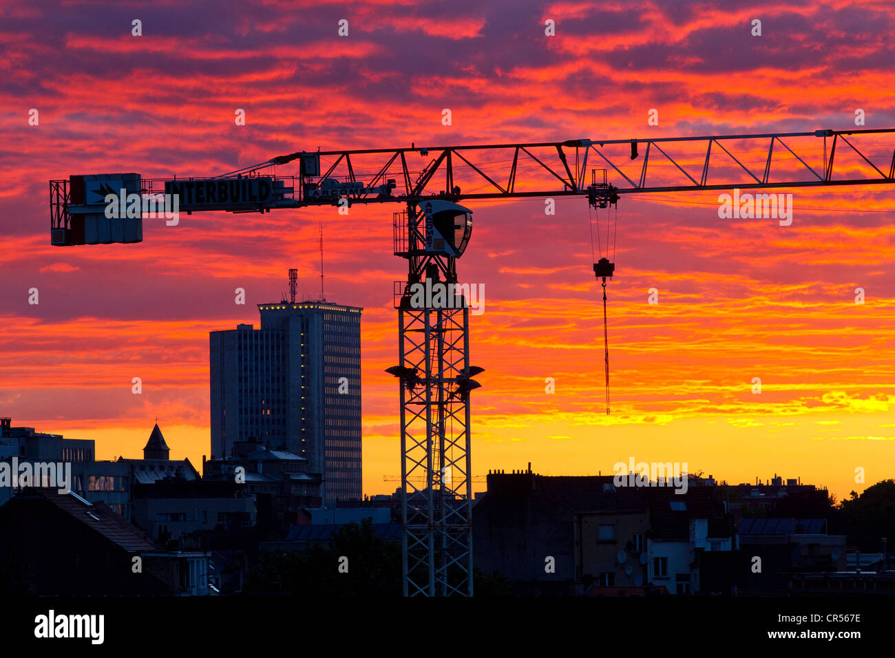 Construction crane sunset hi-res stock photography and images - Alamy