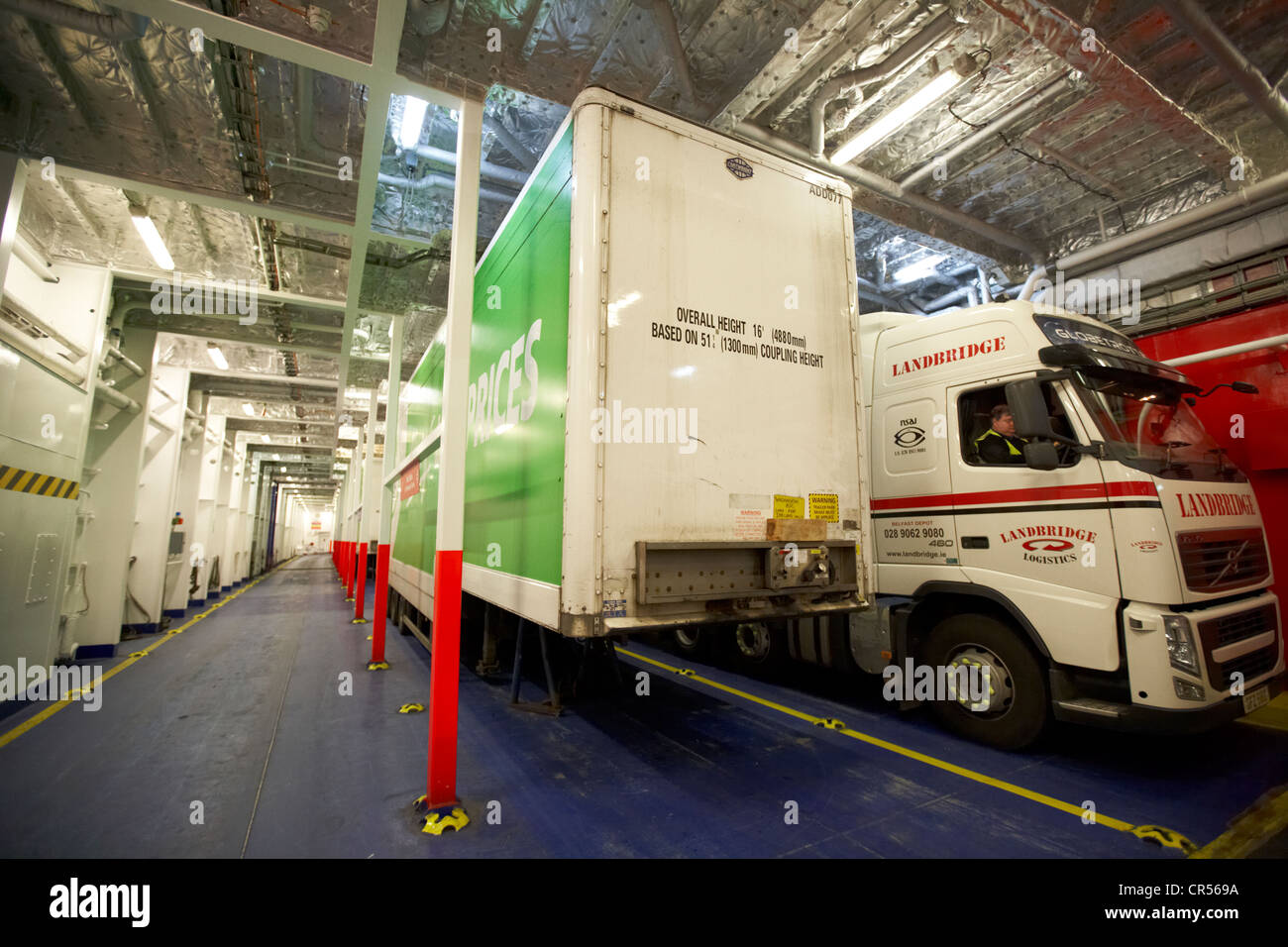 Lorry containers hi-res stock photography and images - Alamy