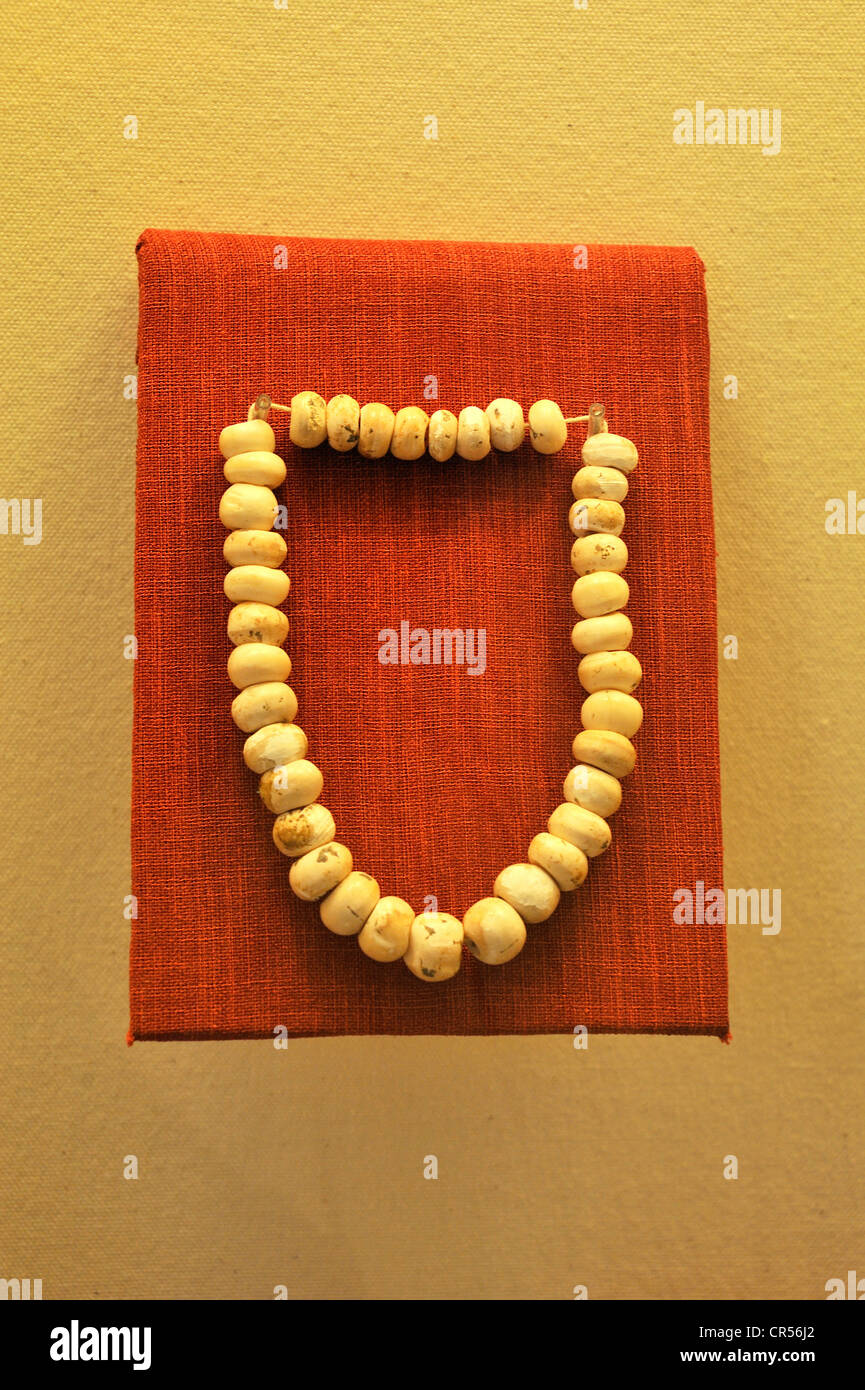 Necklace hi-res stock photography and images - Alamy