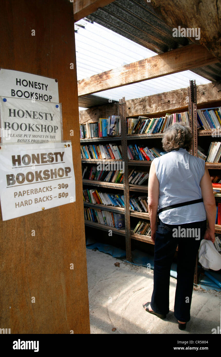 Honesty boxes hi-res stock photography and images - Alamy