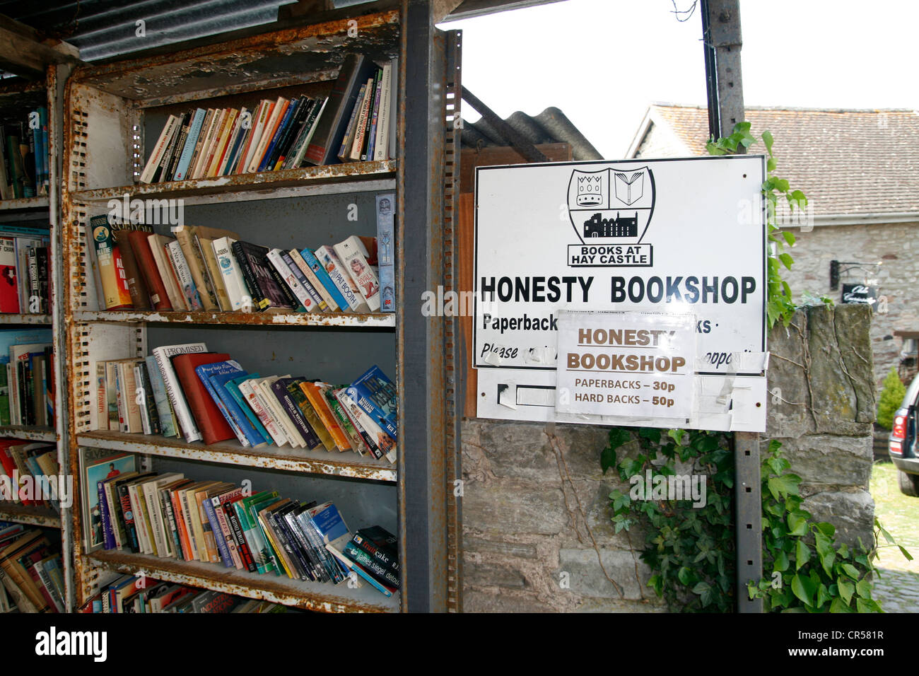 Honesty boxes hi-res stock photography and images - Alamy