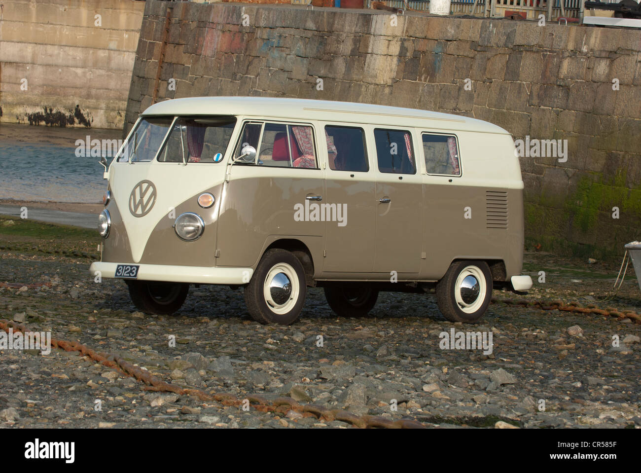 Split screen VW camper van, classic vehicle Stock Photo - Alamy