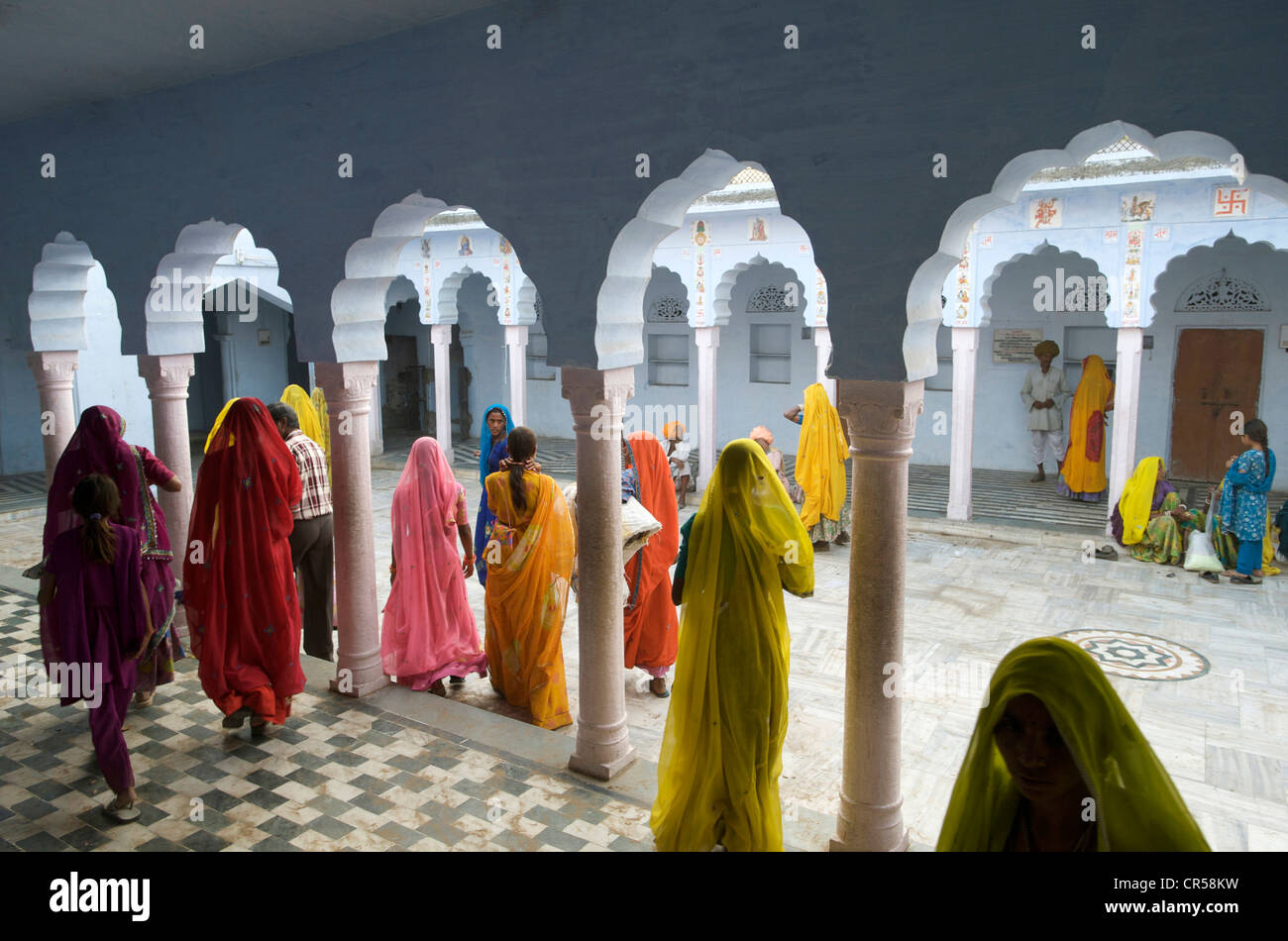 India, Rajasthan State, Pushkar, people grouping in a Hindu temple ...