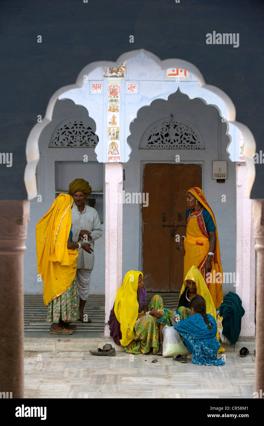 India, Rajasthan State, Pushkar, people grouping in a Hindu temple ...