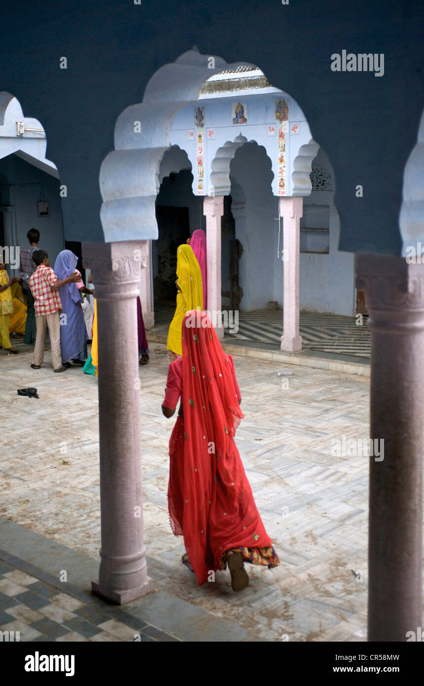 Woman from india during pushkar fair hi-res stock photography and ...